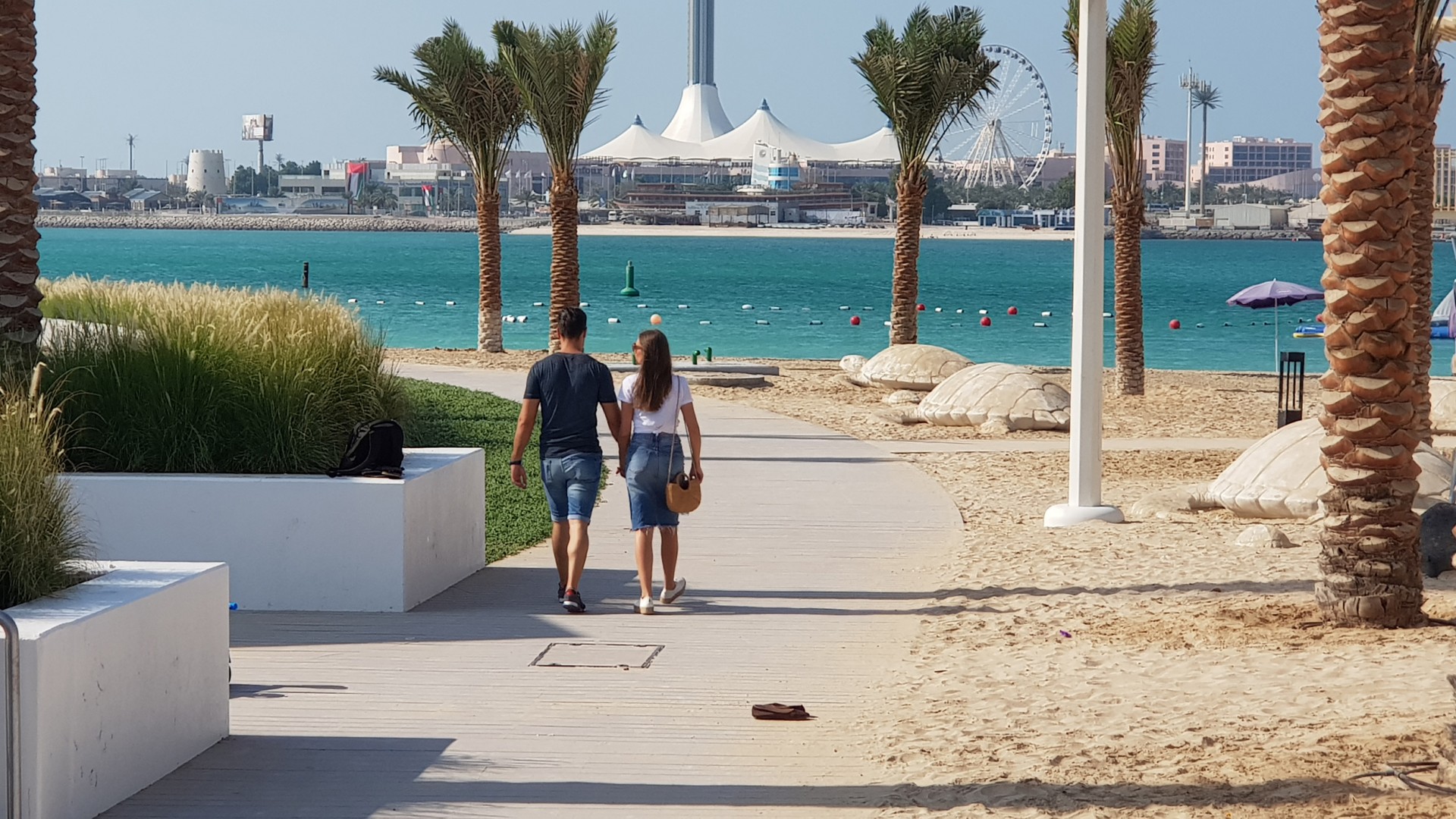 Corniche in Abu Dhabi - The famous Promenade in Abu Dhabi City
